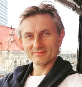 【何者】セルゲイ・シンキンスのwikiプロフ！イケオジラテンダンス審査員の経歴・家族構成も徹底紹介！ - Buzzium