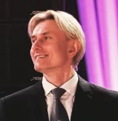 【何者】セルゲイ・シンキンスのwikiプロフ！イケオジラテンダンス審査員の経歴・家族構成も徹底紹介！ - Buzzium